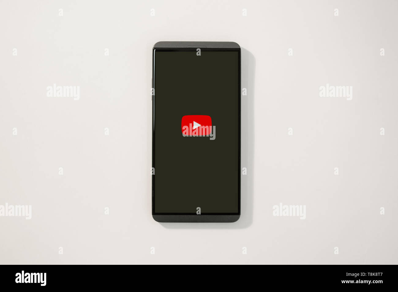 Youtube play logo hi-res stock photography and images - Alamy