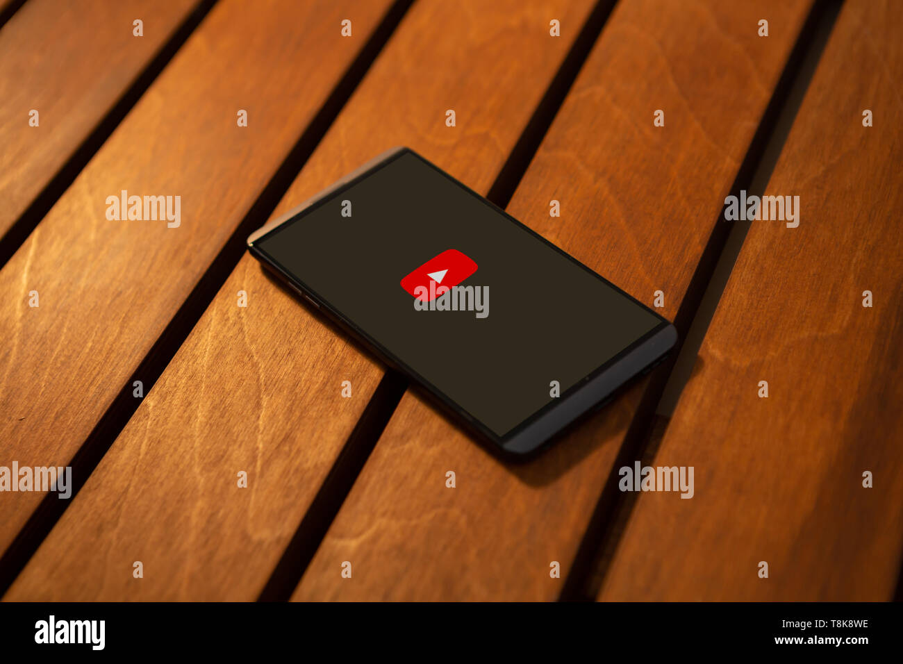 app YOUTUBE logo on smartphone screen Stock Photo - Alamy