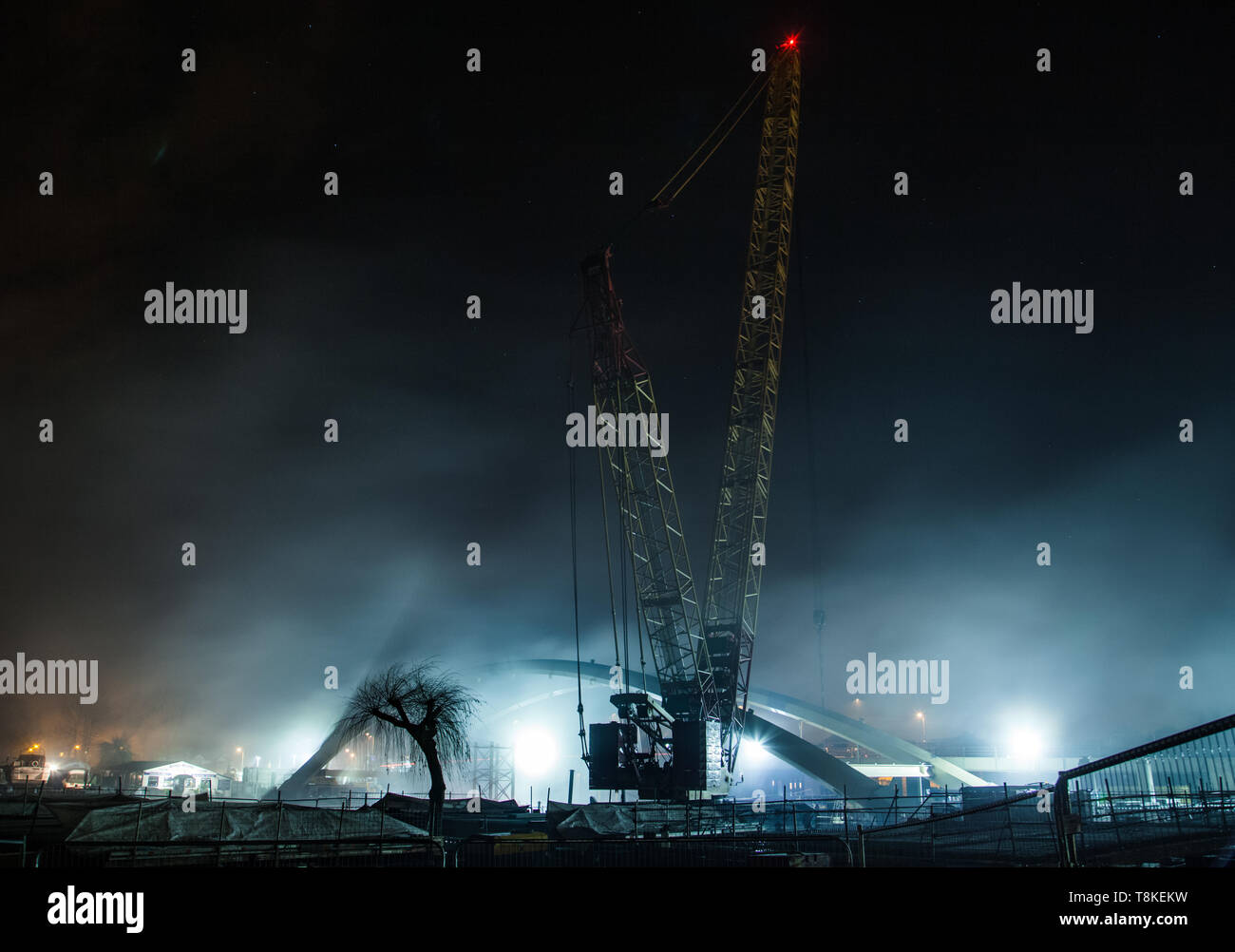 Construction of Walton Bridge Stock Photo - Alamy