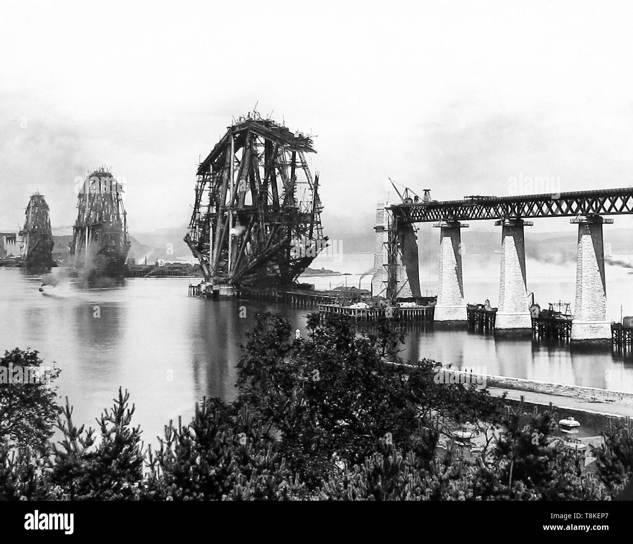 Construction of the Forth Railway Bridge Stock Photo - Alamy