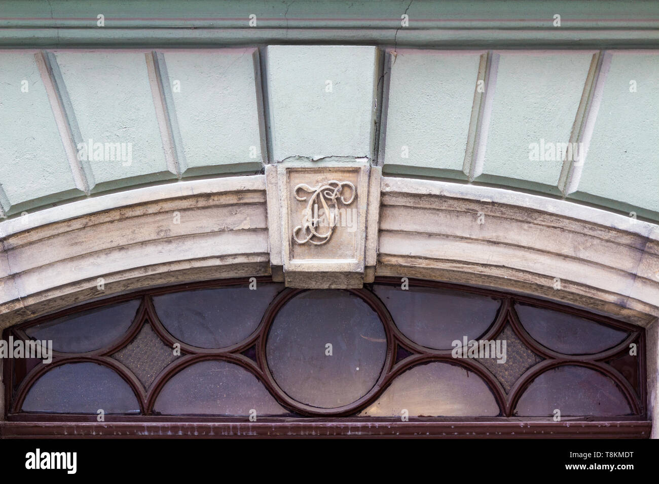 Carved keystone hi-res stock photography and images - Alamy