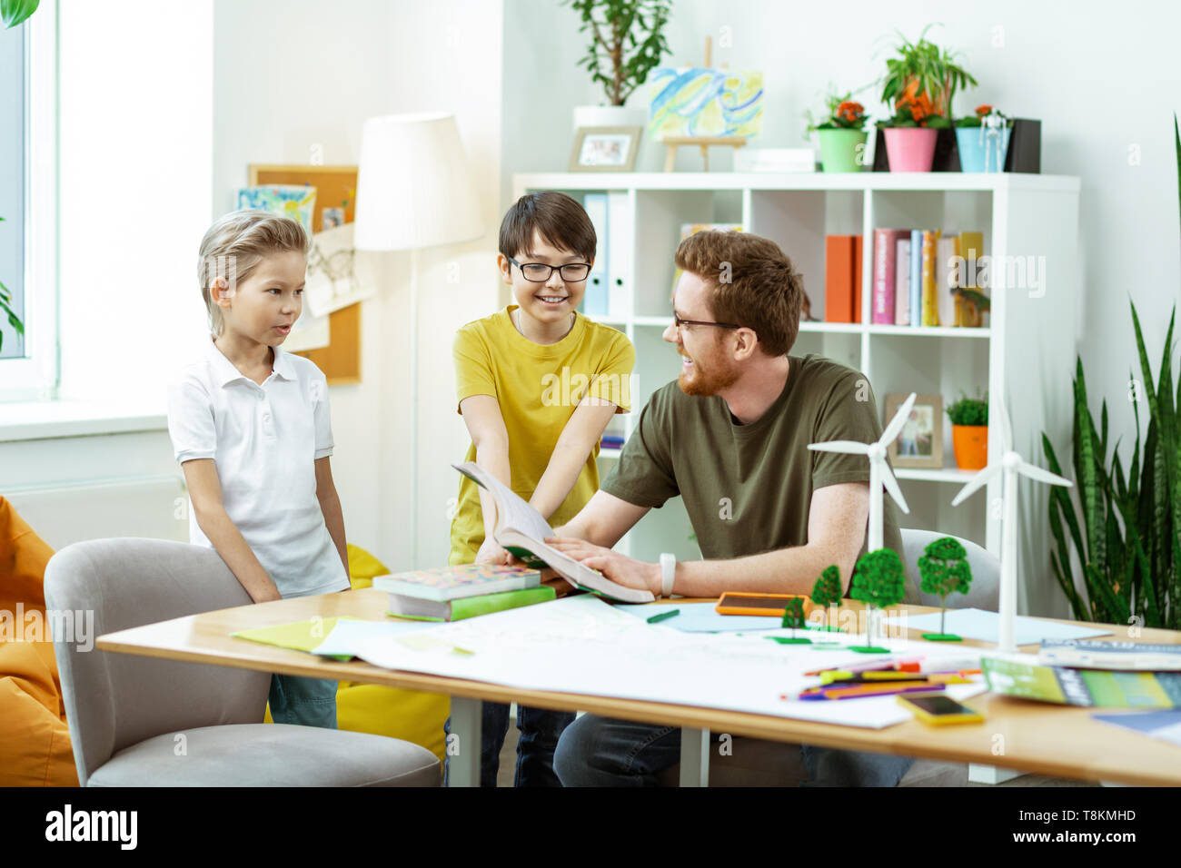 Teacher asking shy hi-res stock photography and images - Alamy