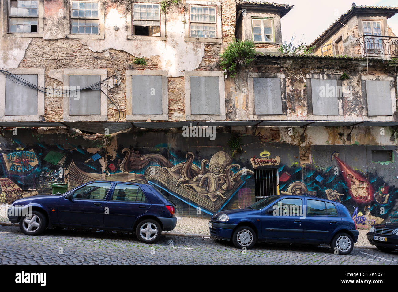 Elaborate graffiti on house walls on Rua da Alegria, Santo António ...