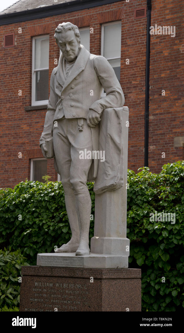 Statue william wilberforce hull hi-res stock photography and images - Alamy