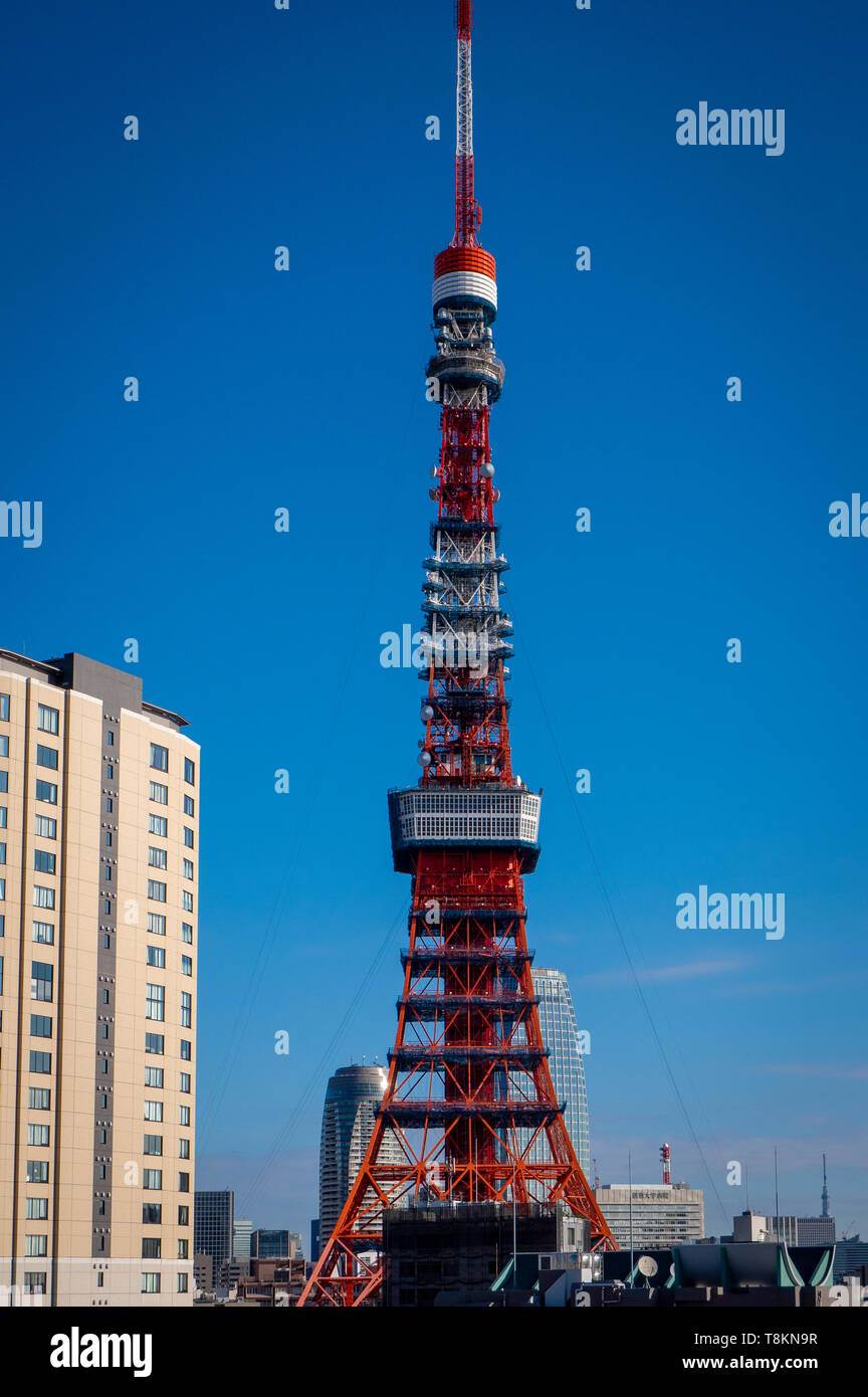 Tokyo tower blue sky hi-res stock photography and images - Alamy