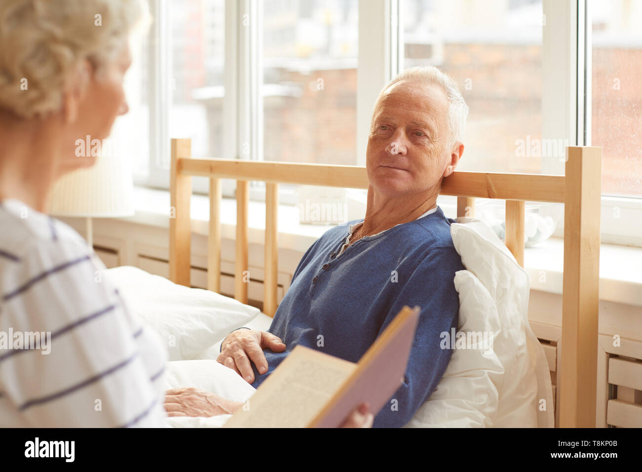 Family senior man in hospital bed hi-res stock photography and images ...