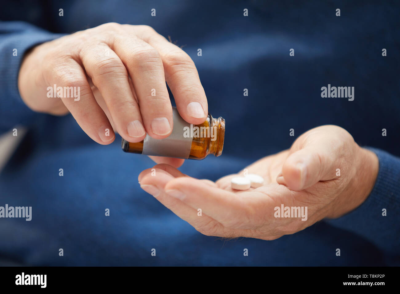Hospital senior pills hi-res stock photography and images - Alamy