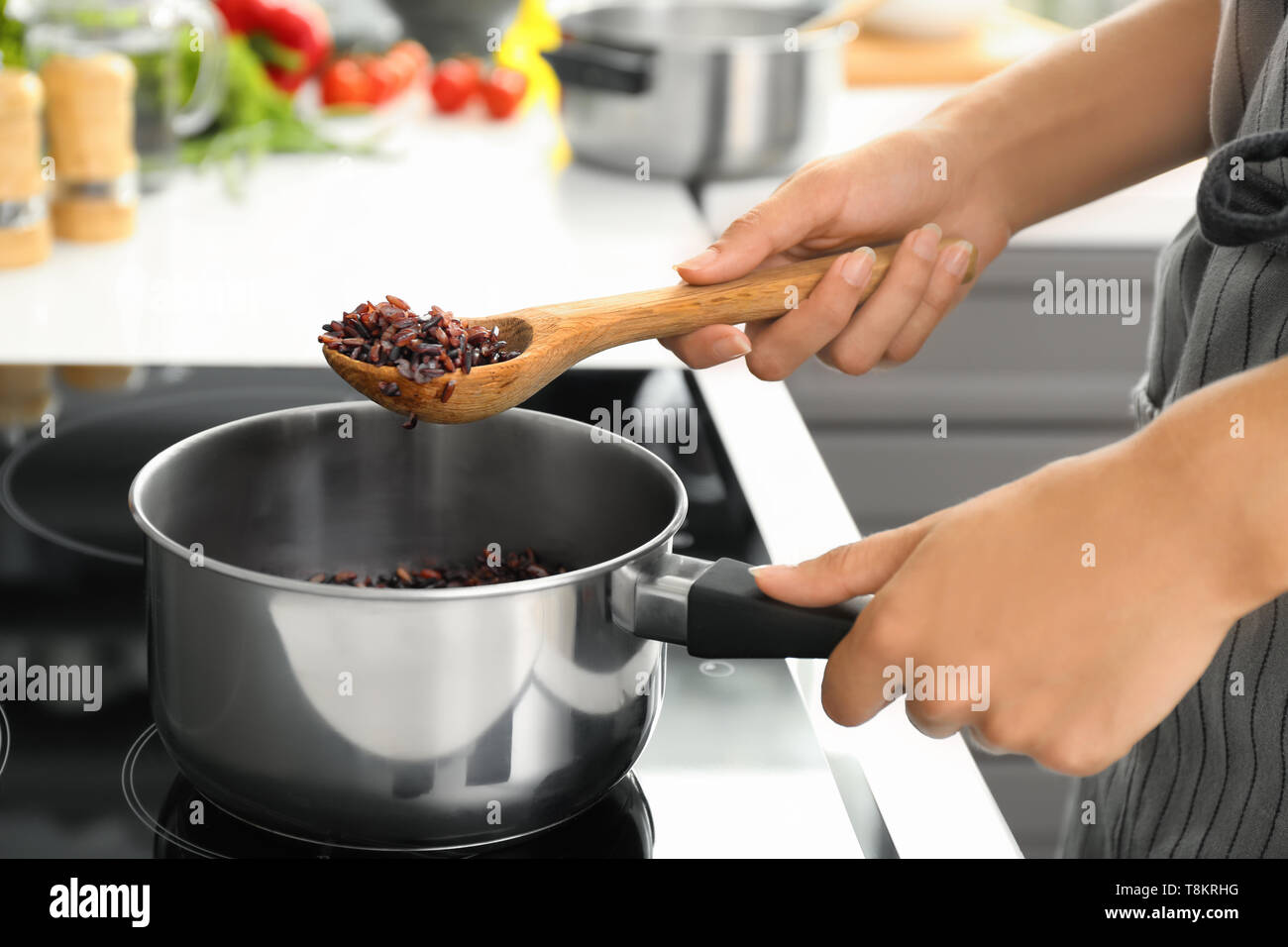 Female hands holding saucepan hi-res stock photography and images - Alamy