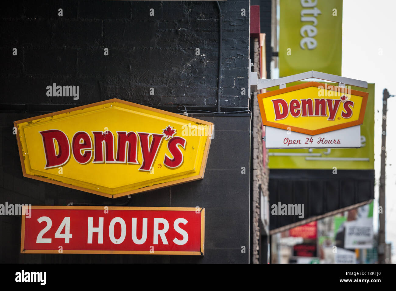 Dennys sign hi-res stock photography and images - Alamy