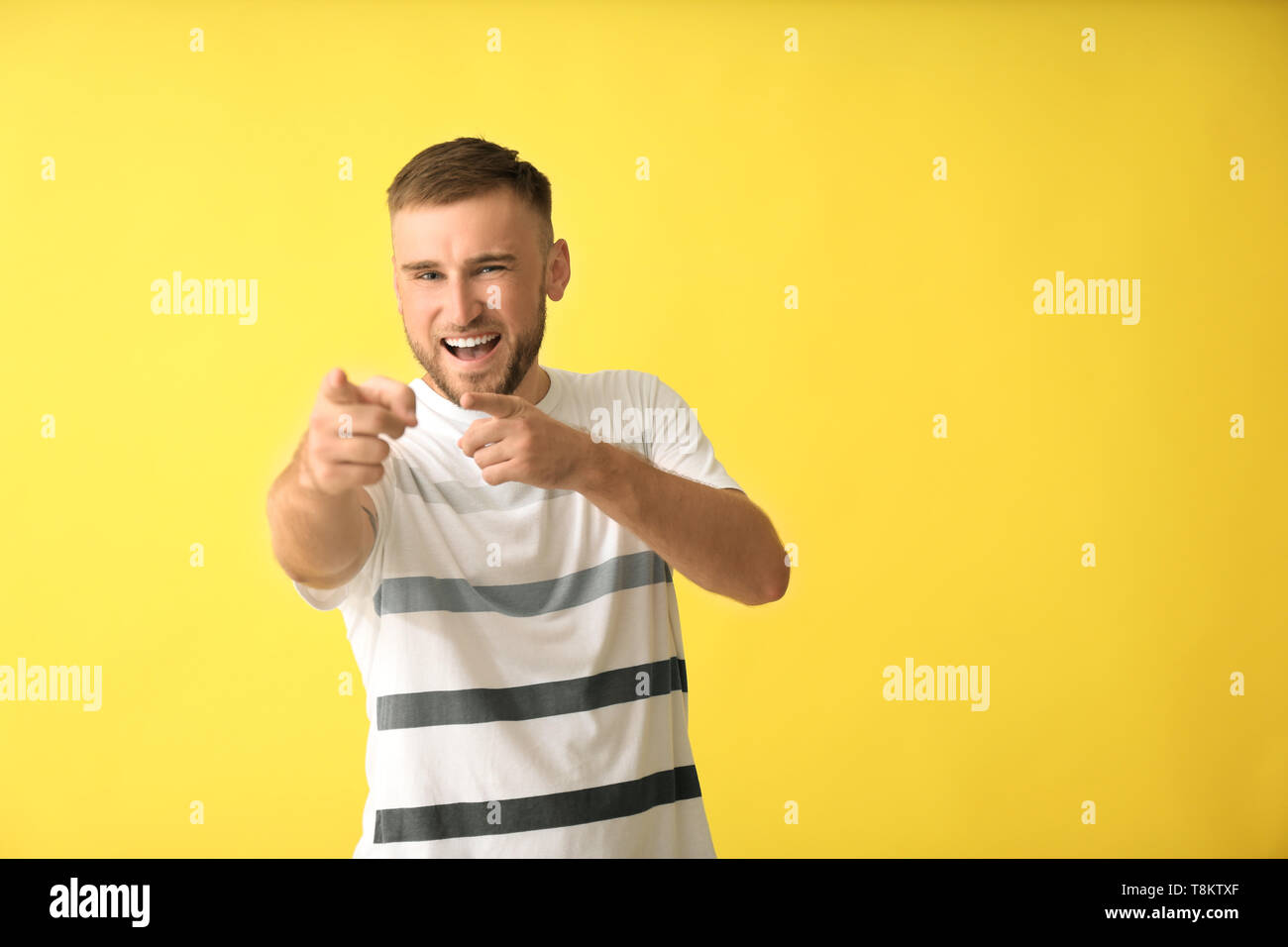 Handsome man pointing viewer hi-res stock photography and images - Alamy