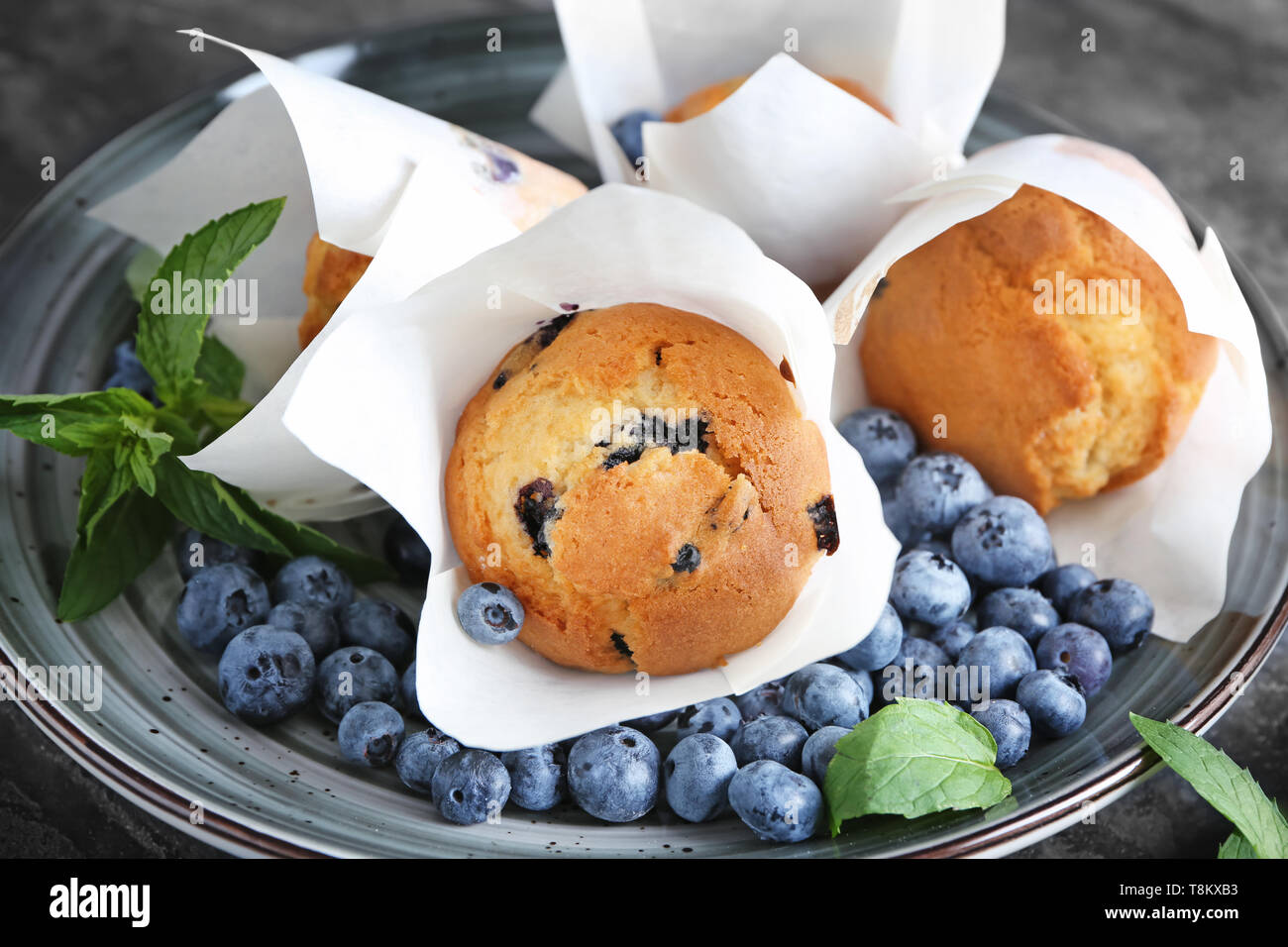 Muffins on tray hi-res stock photography and images - Alamy