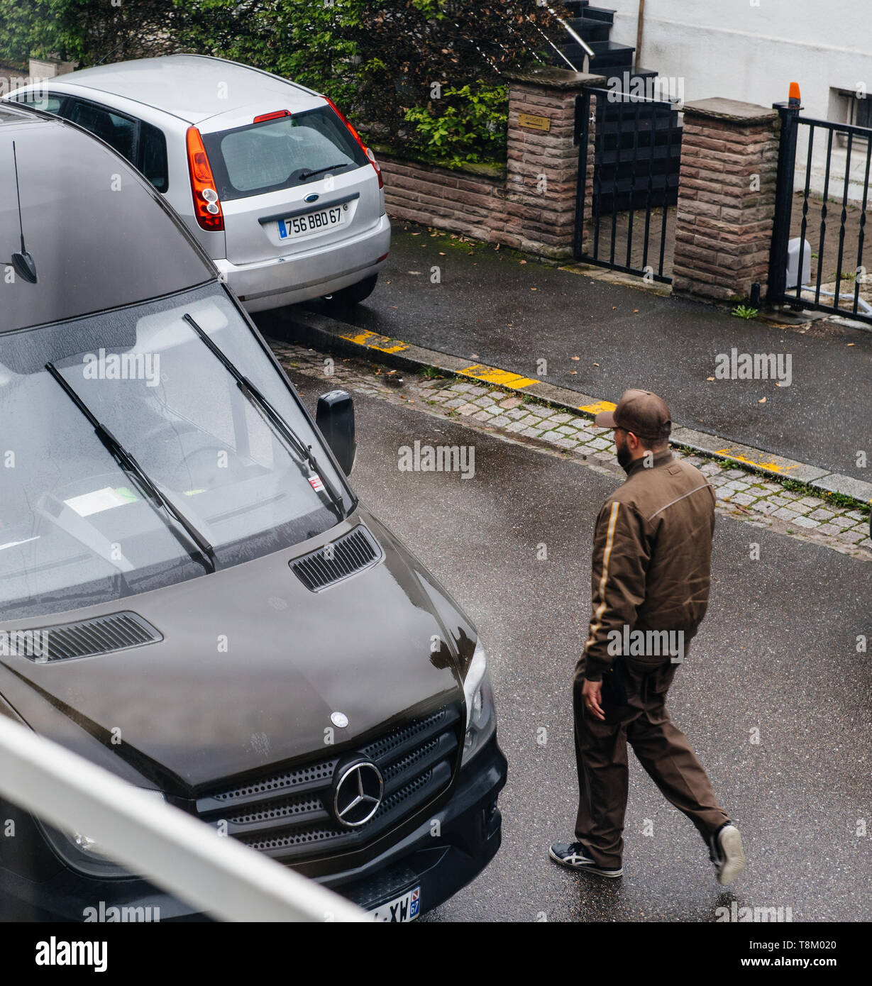 When driver mercedes sprinter van hi-res stock photography and images ...