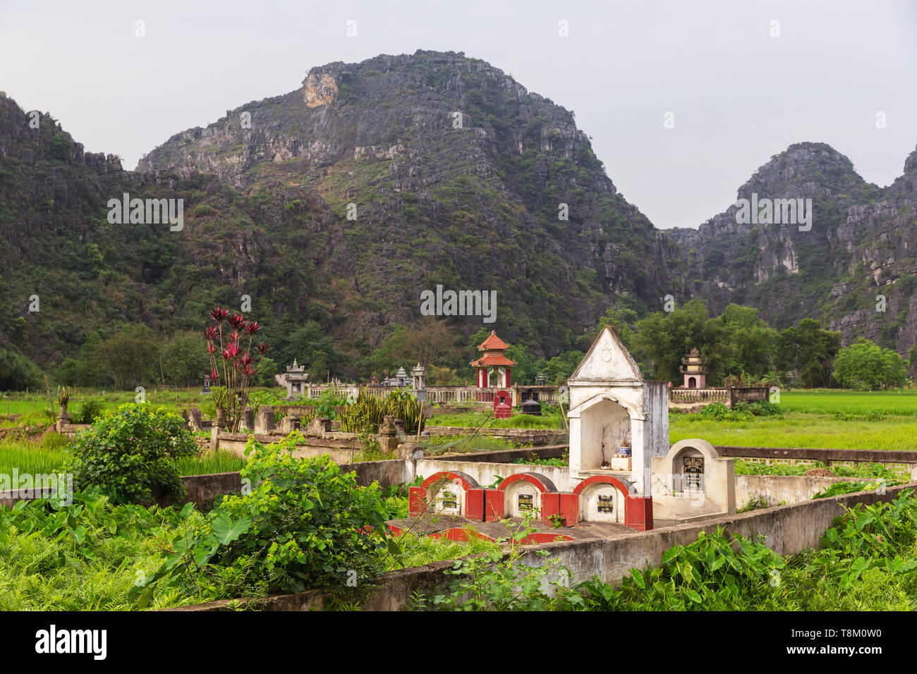 Vietnamese funeral hi-res stock photography and images - Alamy