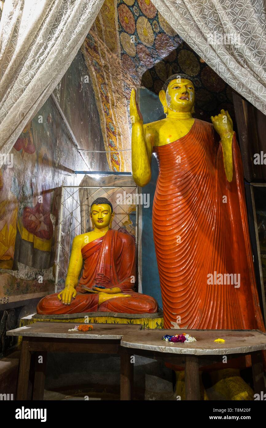 Pidurangala Temple High Resolution Stock Photography and Images - Alamy