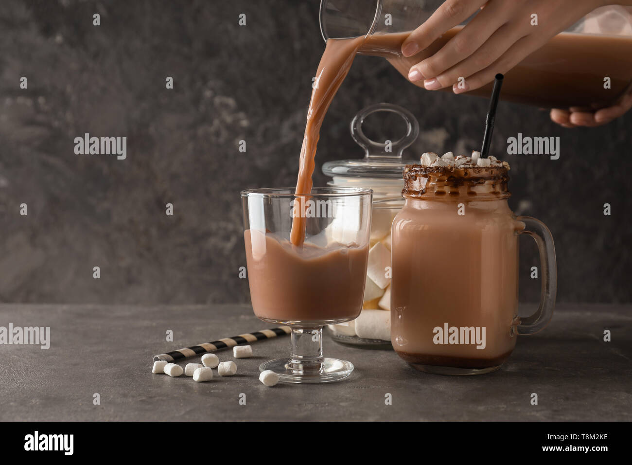 Hands pouring cocoa powder hi-res stock photography and images - Alamy