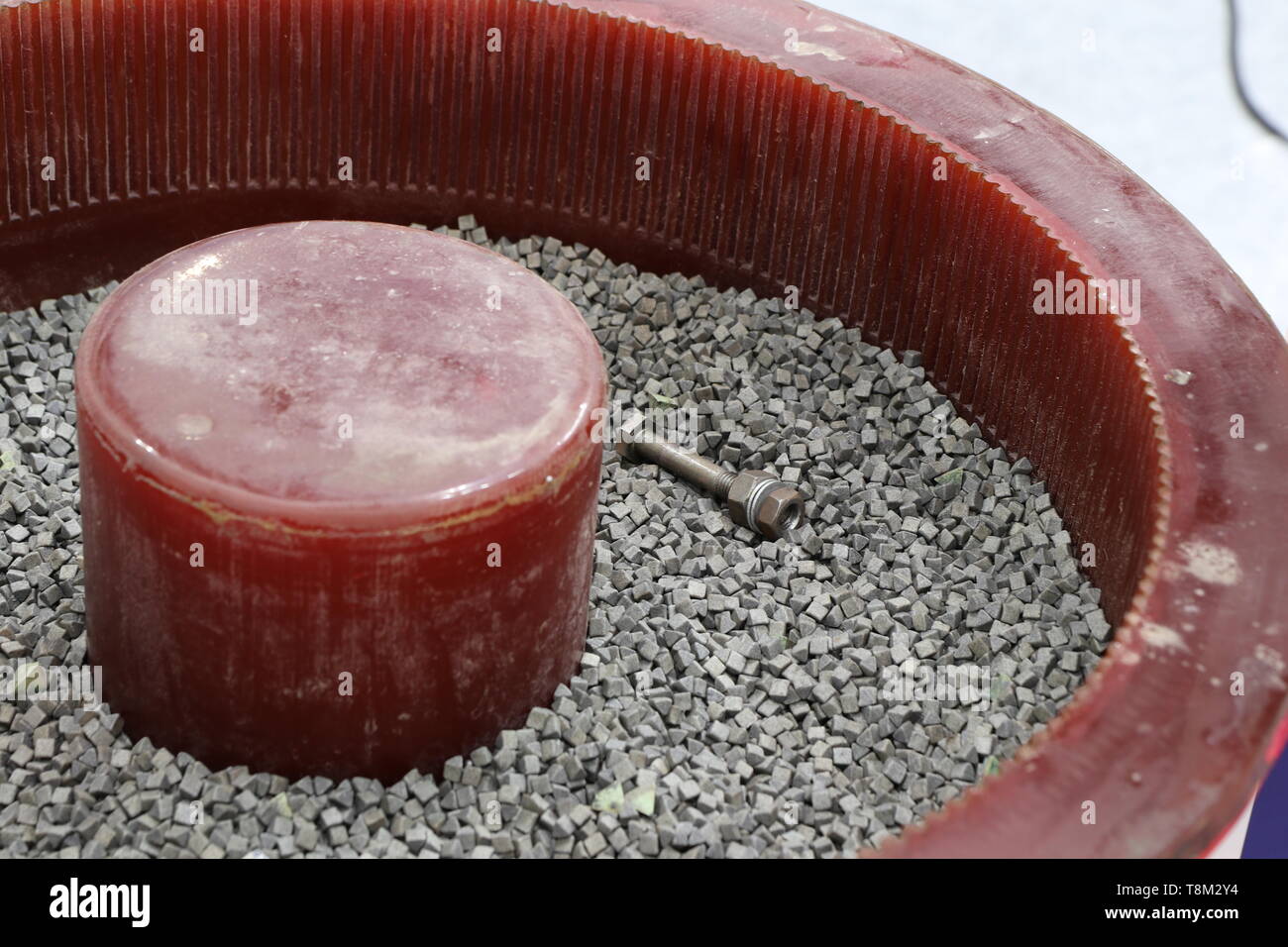 The barrel finishing machine :Abrasive media, work pieces, compound and ...