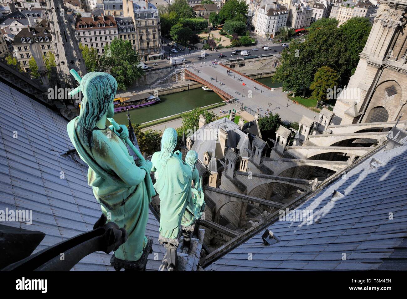 Green Copper Statues High Resolution Stock Photography and Images - Alamy