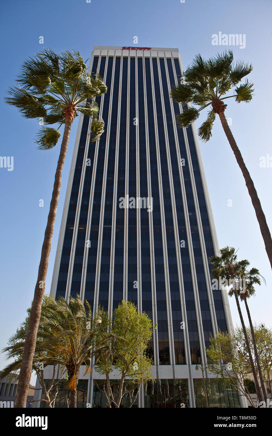 Tall Modern Office Building Stock Photo - Alamy