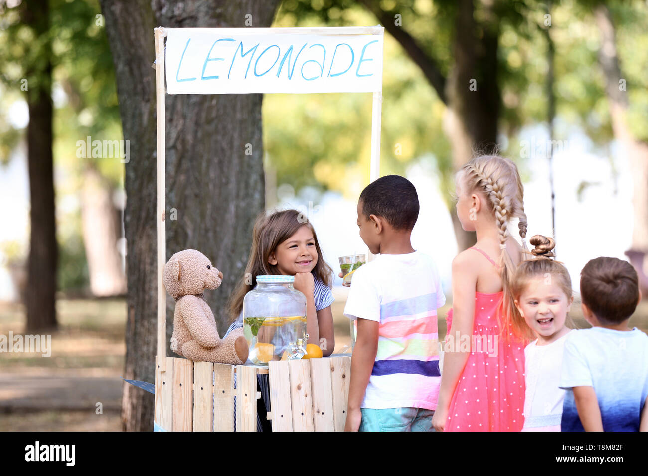 Children stand queue hi-res stock photography and images - Alamy