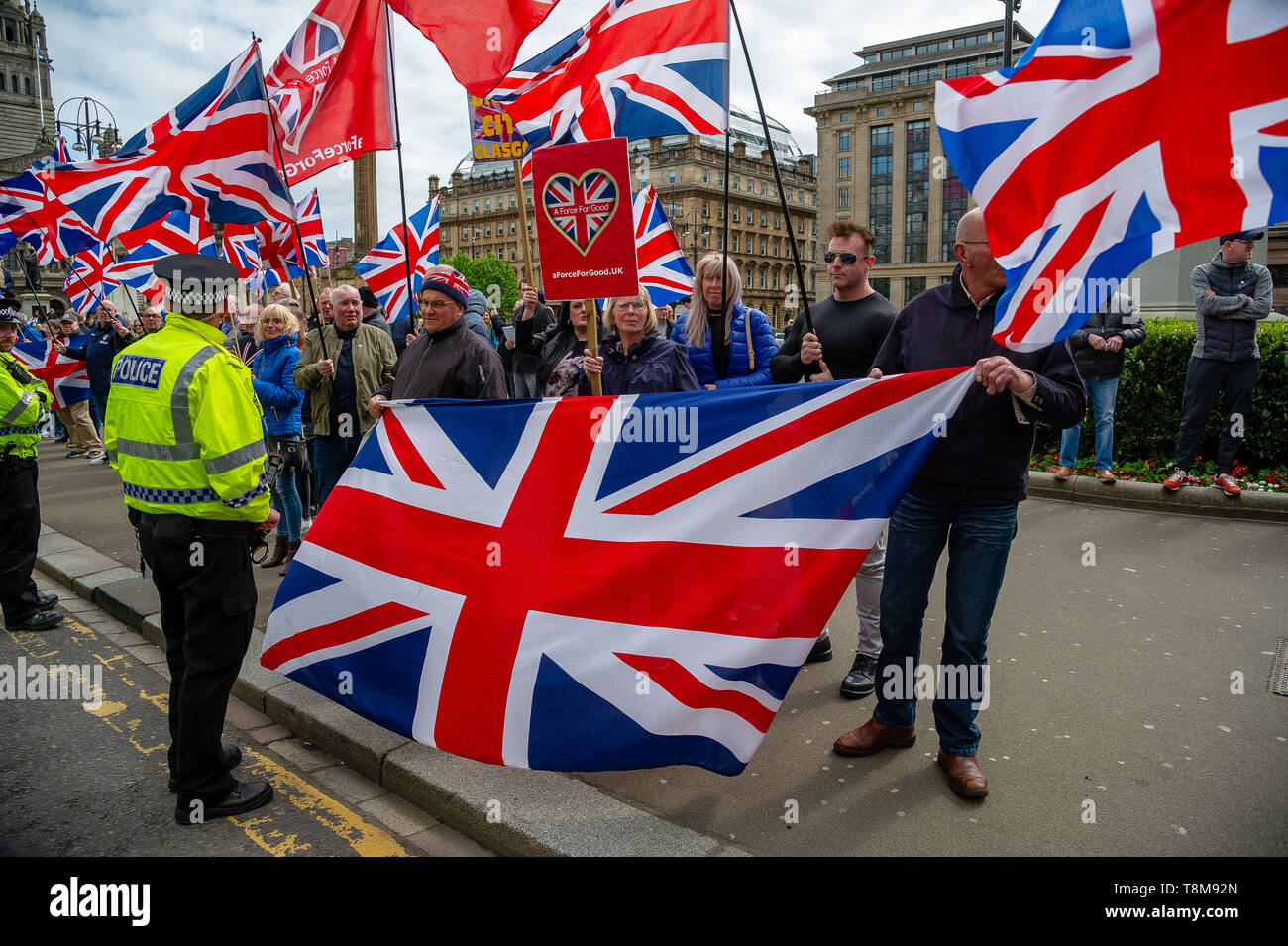 Protest demonstration union banner hi-res stock photography and images ...
