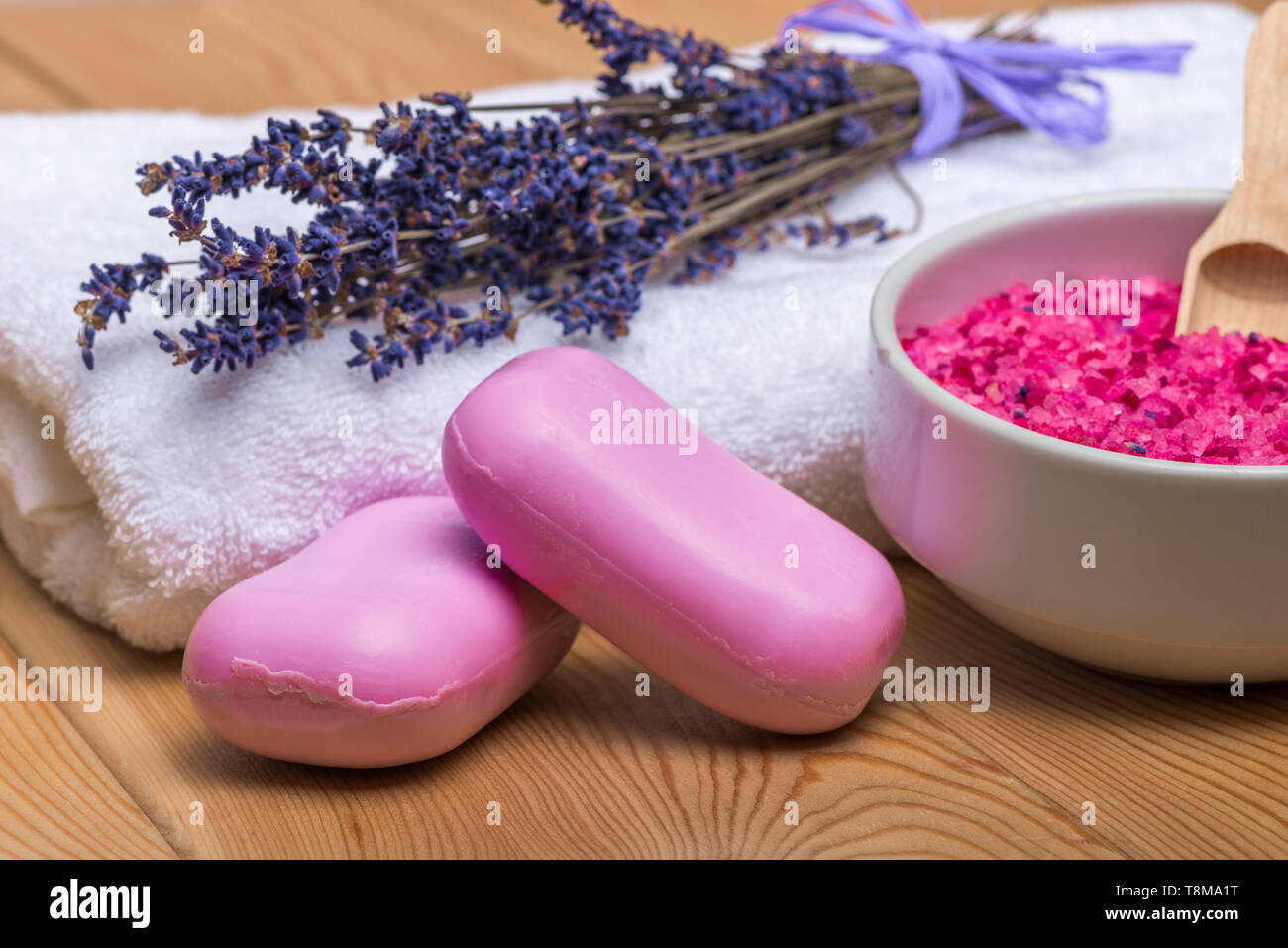 Lavender spa hi-res stock photography and images - Alamy