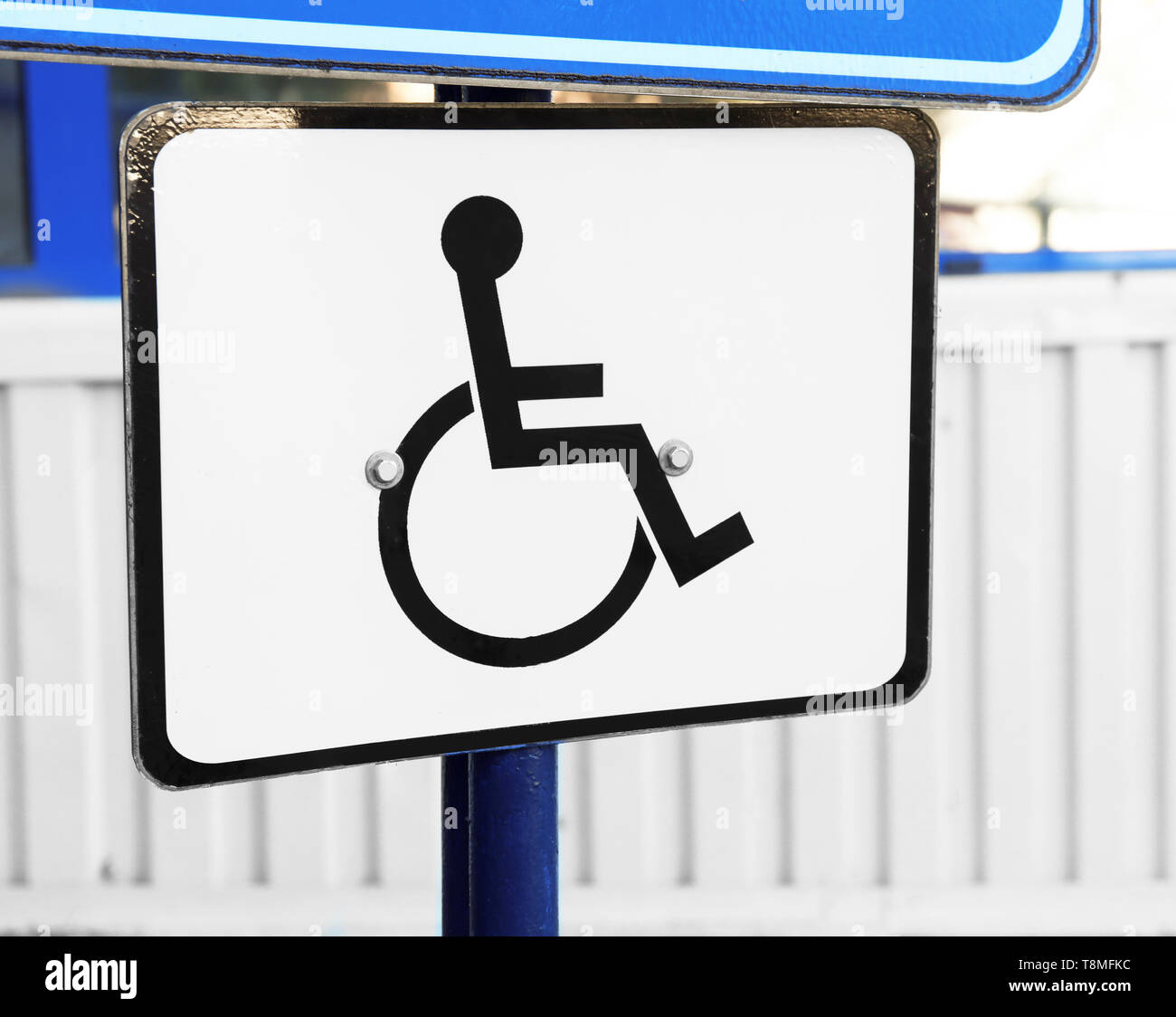 People with physical difficulties hi-res stock photography and images ...