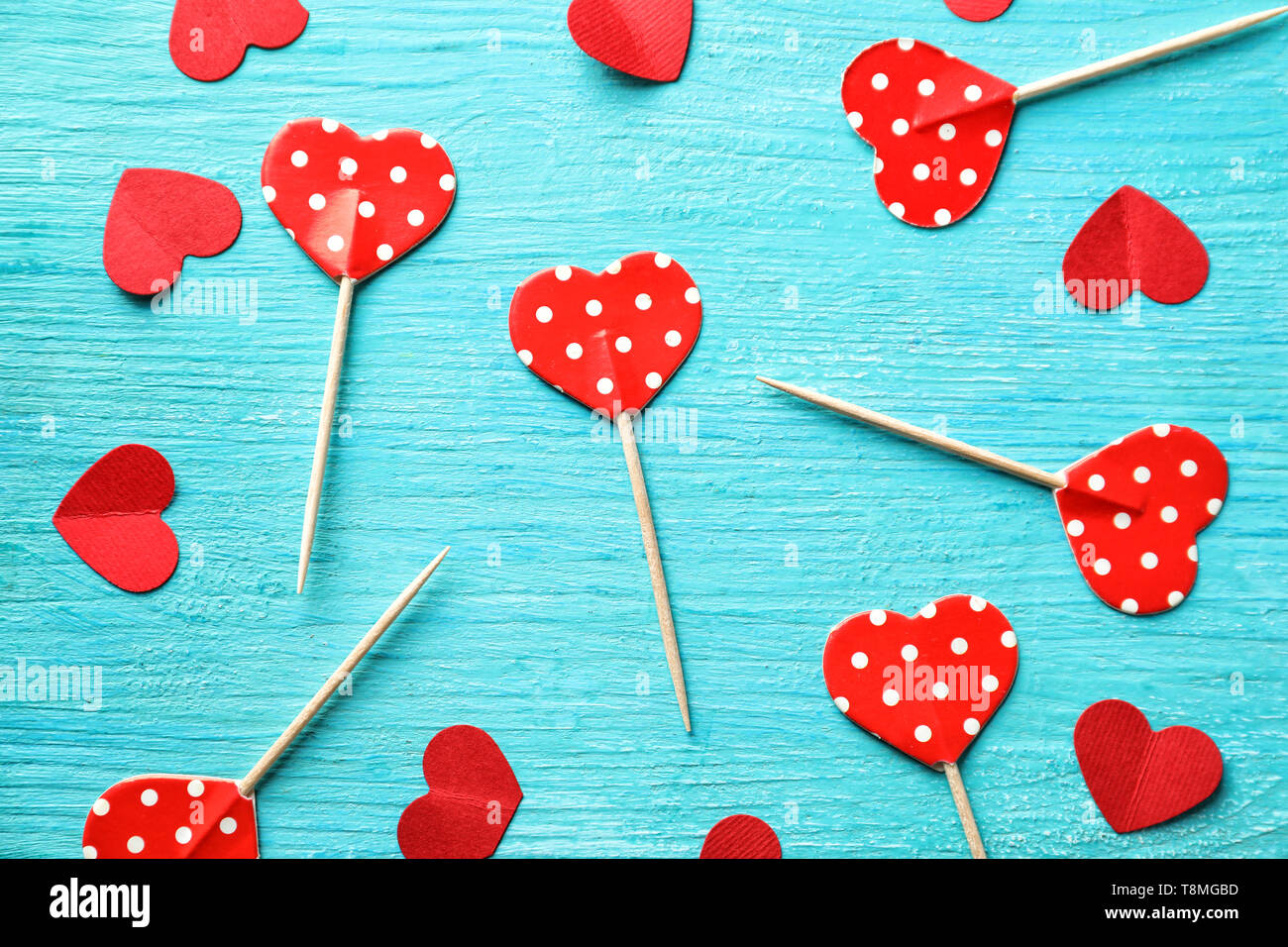 Small paper hearts on color background Stock Photo - Alamy