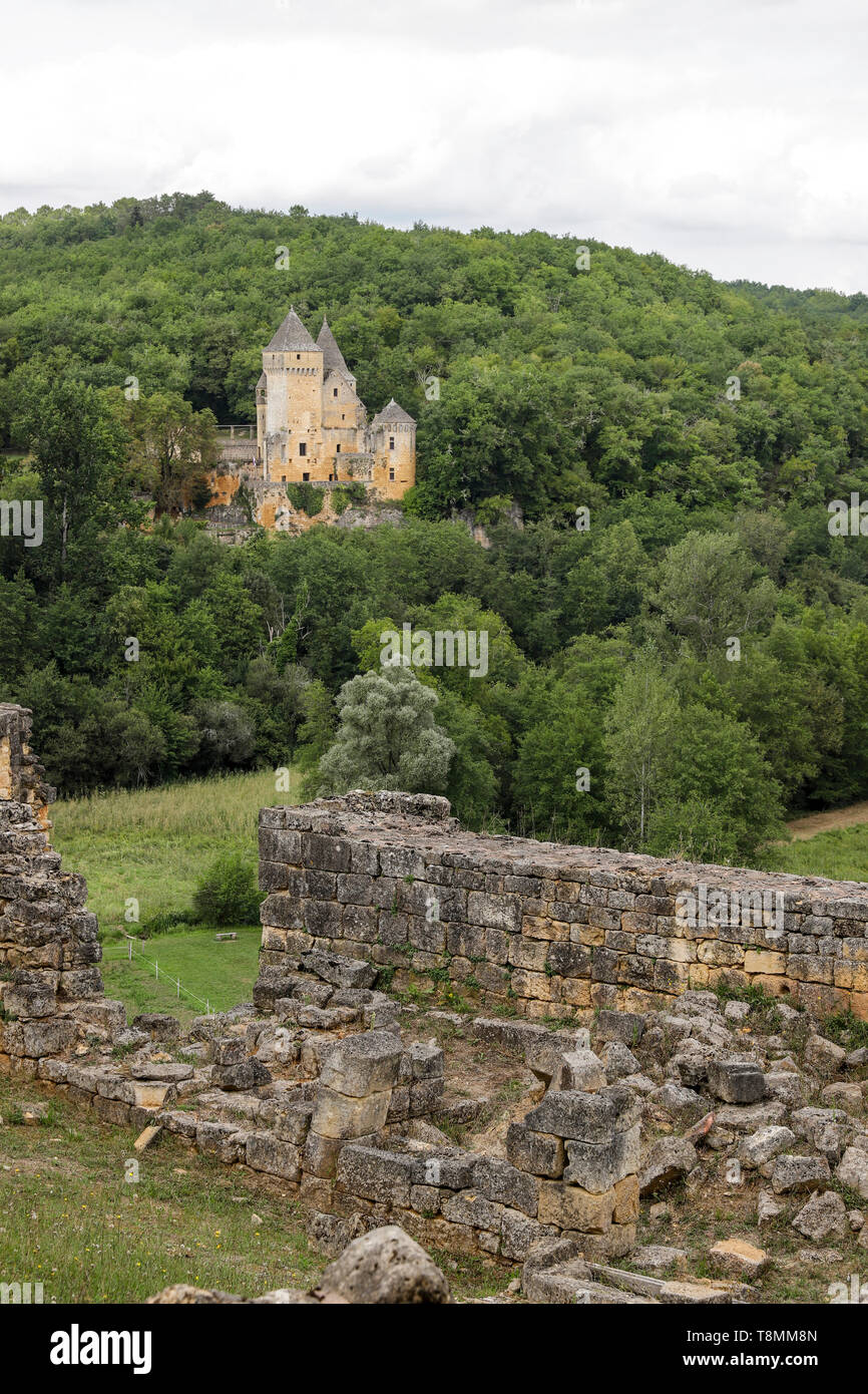 Les Eyzies-de-Tayac-Sireuil (south-western France): the “Chateau de ...