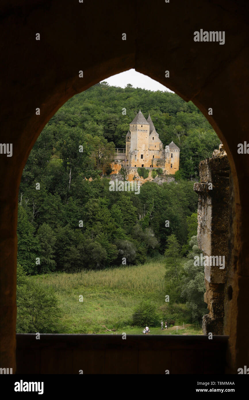 Les Eyzies-de-Tayac-Sireuil (south-western France): the “Chateau de ...
