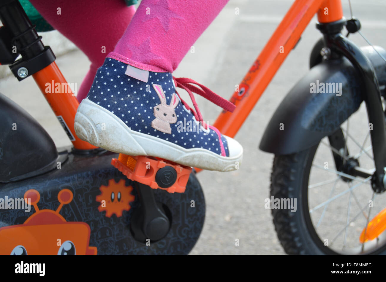 Child learning to cycle hi-res stock photography and images - Alamy