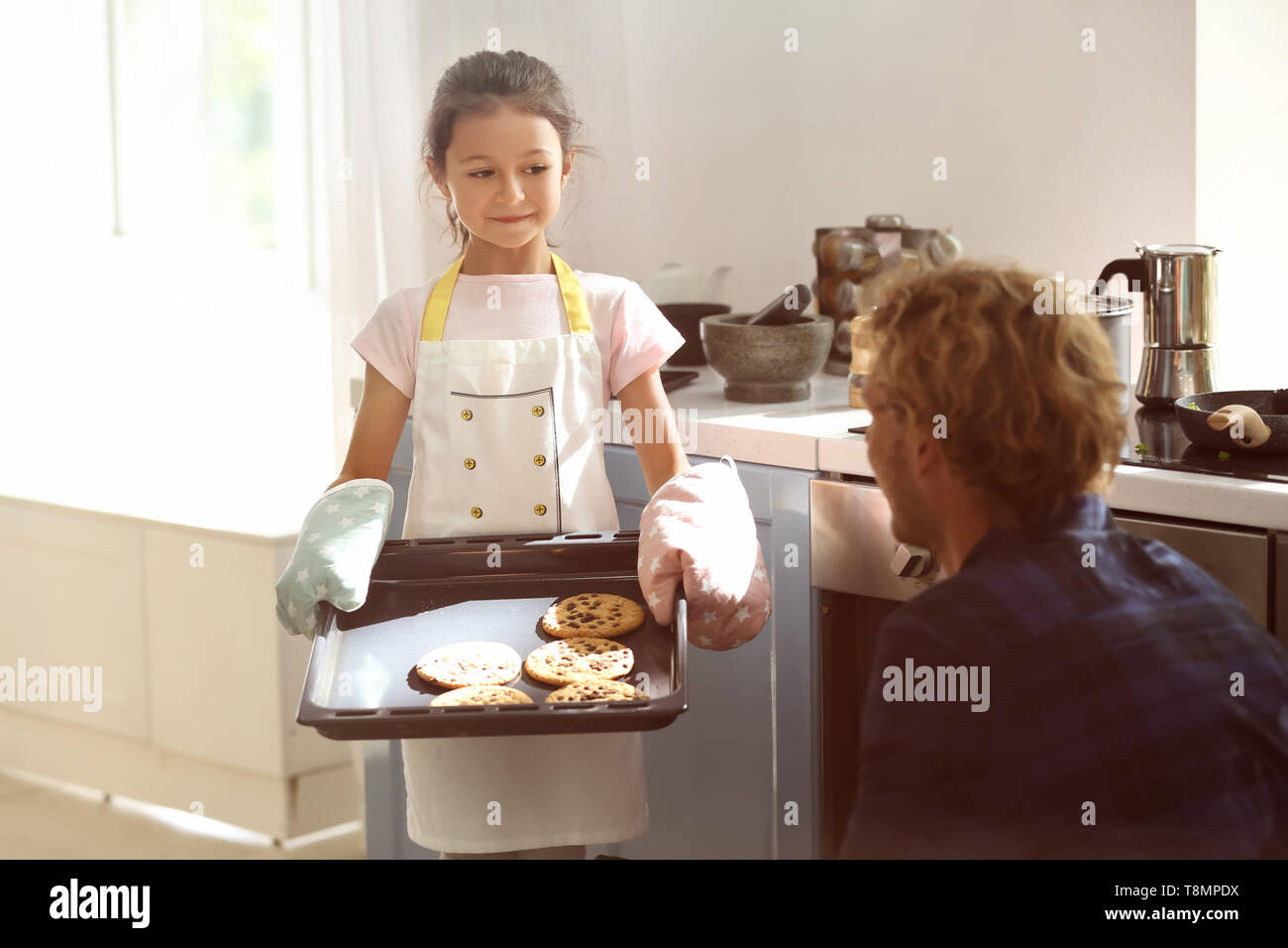 Father and daughter cooking together in kitchen Stock Photo - Alamy