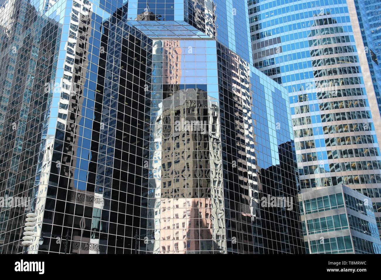 CHICAGO, USA - JUNE 28, 2013: Citigroup Center skyscraper in Chicago ...