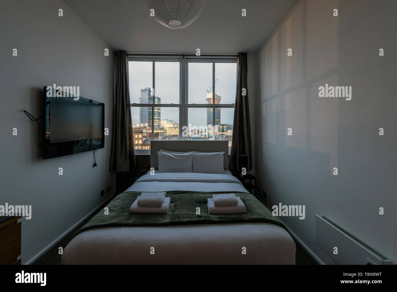 Empty bed night hi-res stock photography and images - Alamy