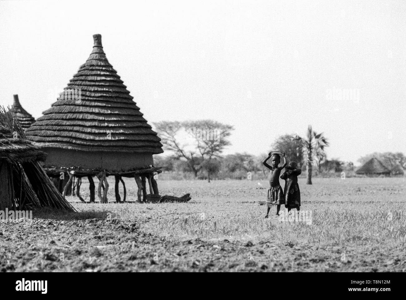 Dinka tribe hi-res stock photography and images - Alamy