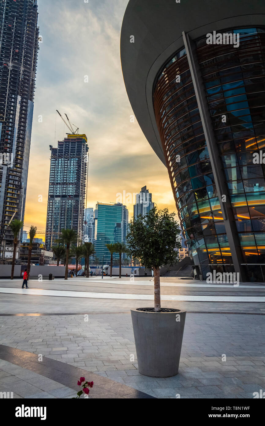 District downtown. View of the Dubai Opera building Stock Photo - Alamy