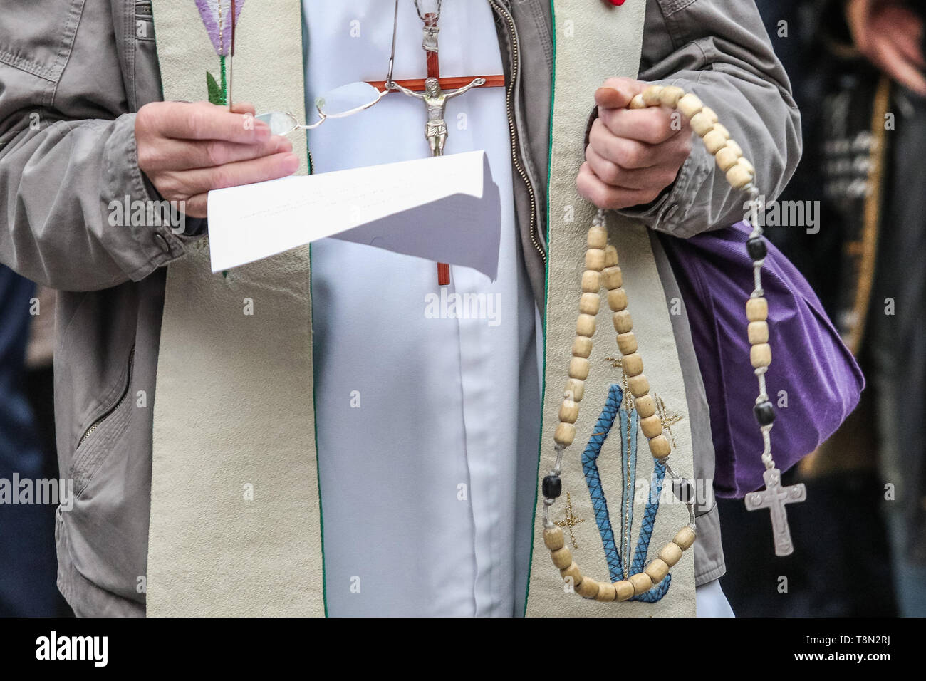 Christian rally holding hands hi-res stock photography and images - Alamy