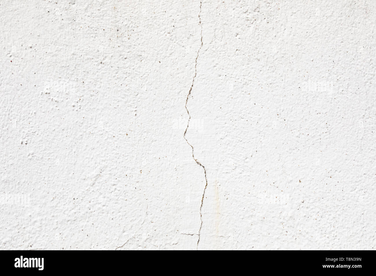 Crack in a white wall with cement brick surface Stock Photo - Alamy