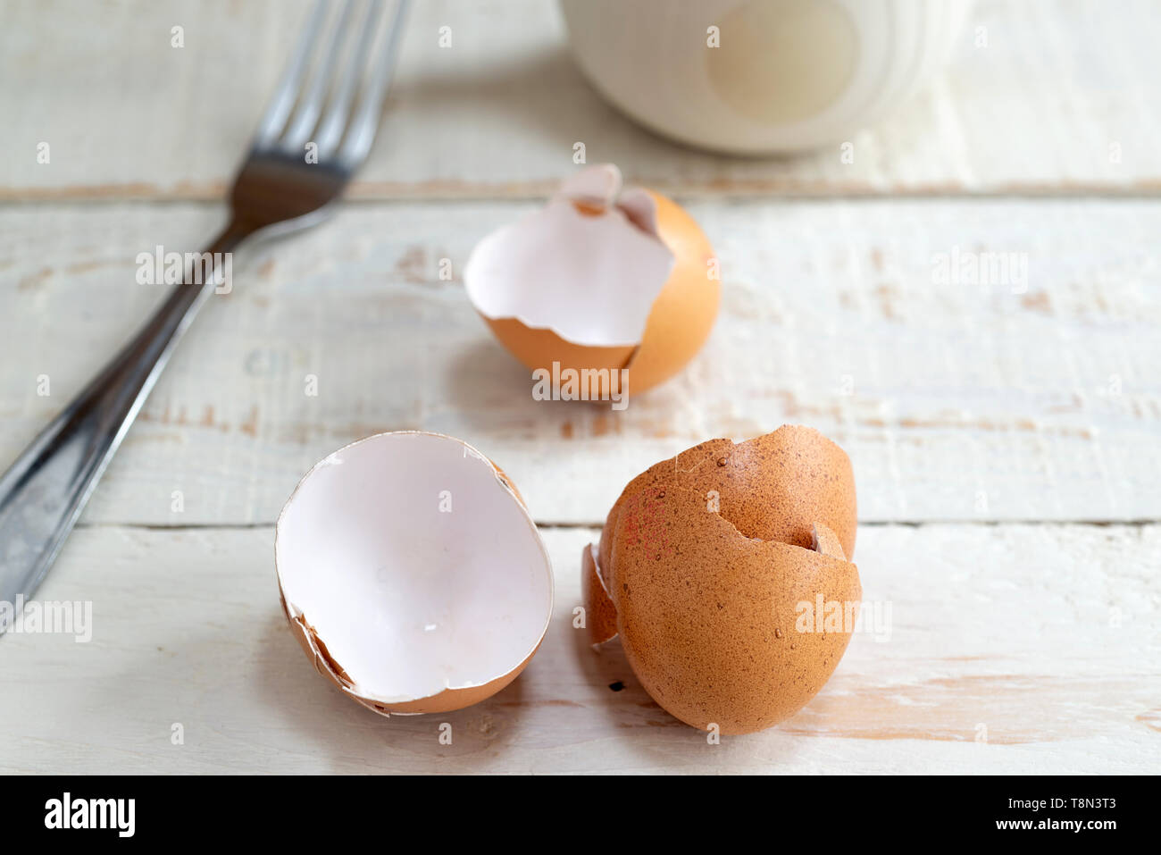 Egg shells on bowl hi-res stock photography and images - Alamy