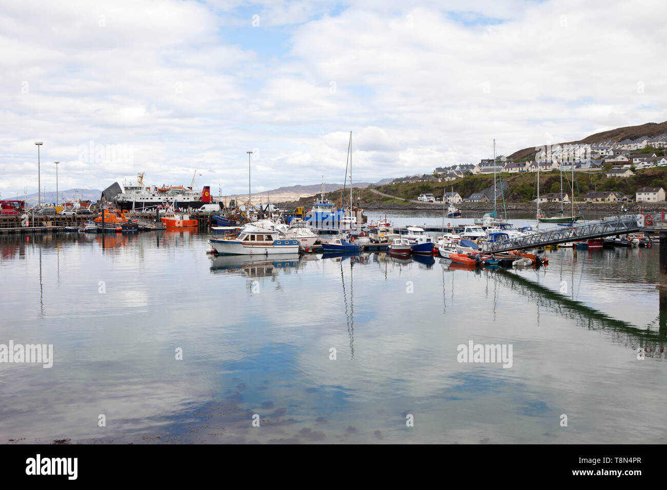 Boats in the harbour in Mallaig fishing port in the Scottish Highlands ...