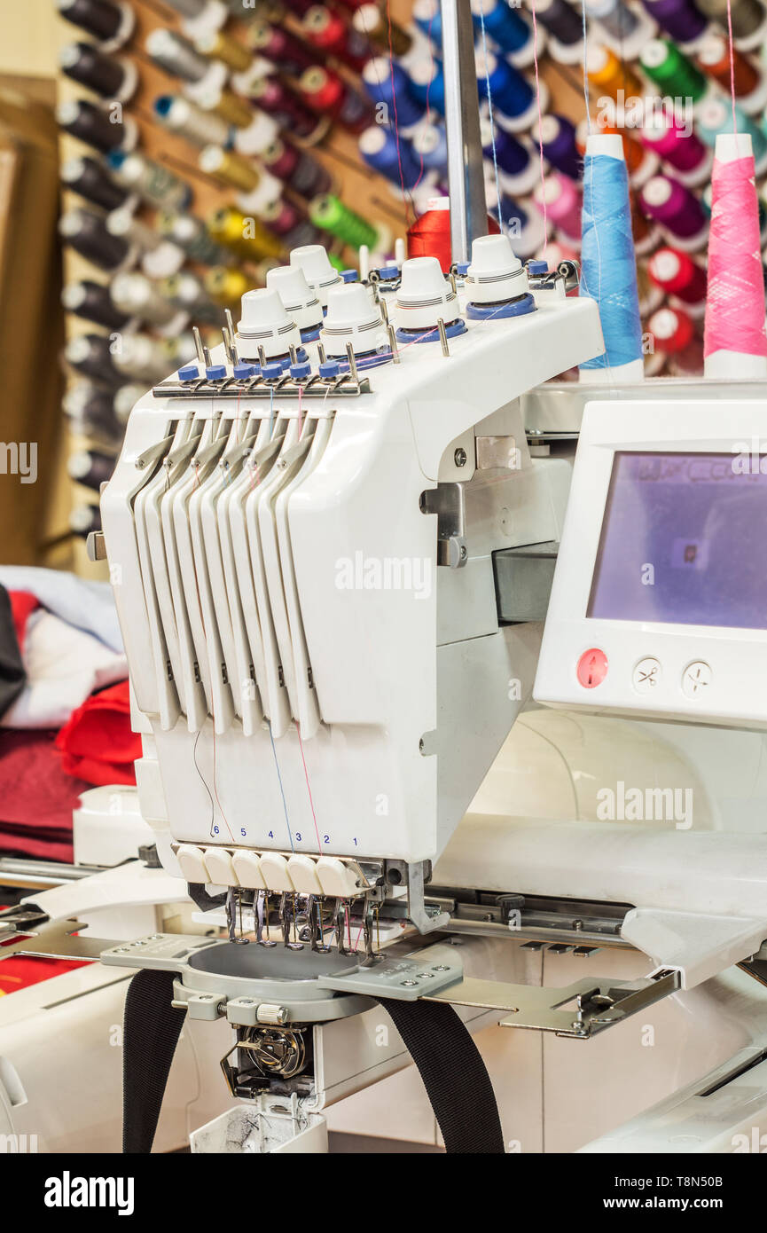 Industrial embroidery machine with software control in the textile ...