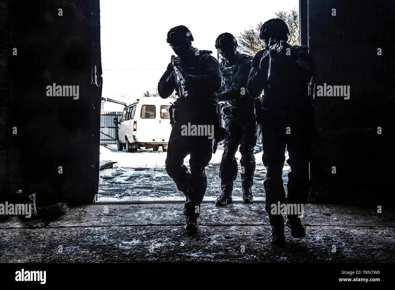 Breaching door hi-res stock photography and images - Alamy