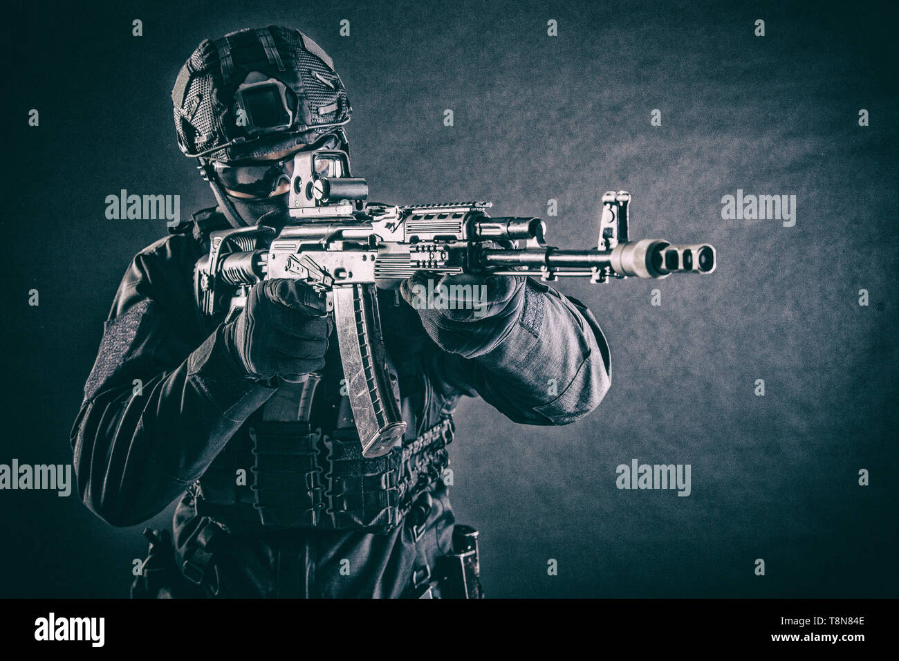 Counter terrorism forces soldier aiming with rifle Stock Photo - Alamy