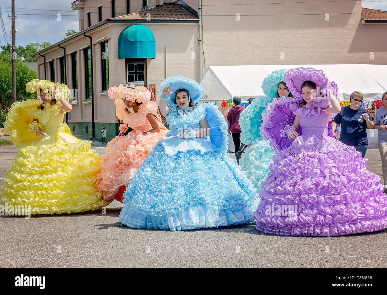 Azalea Trail Maids wave to the crowd during the Blessing of the Fleet ...