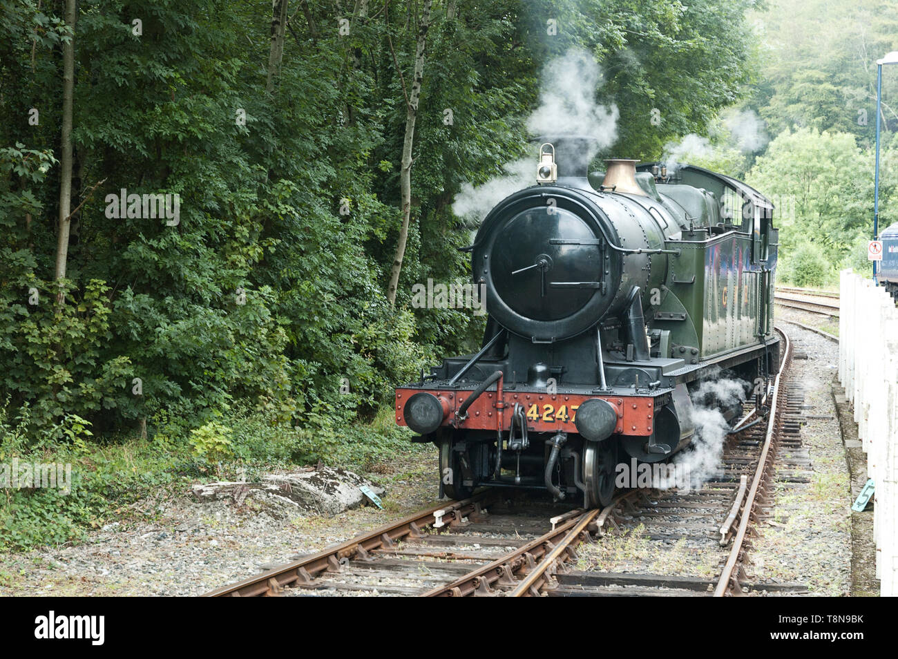 GWR class 2-8-0T 4247 train pulling in to Bodmin Parkway Railway ...