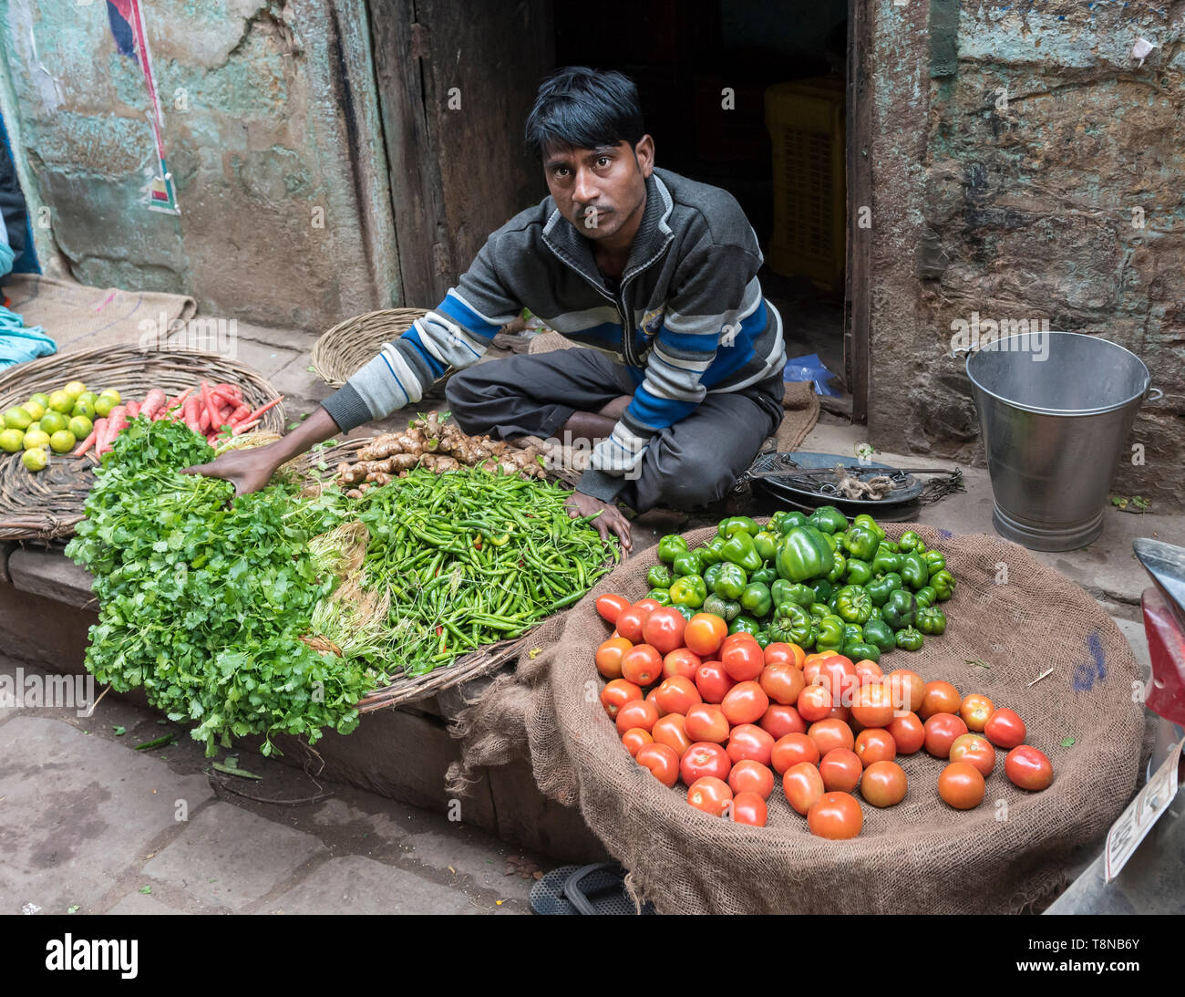 Indian street market seller vegetable hi-res stock photography and ...