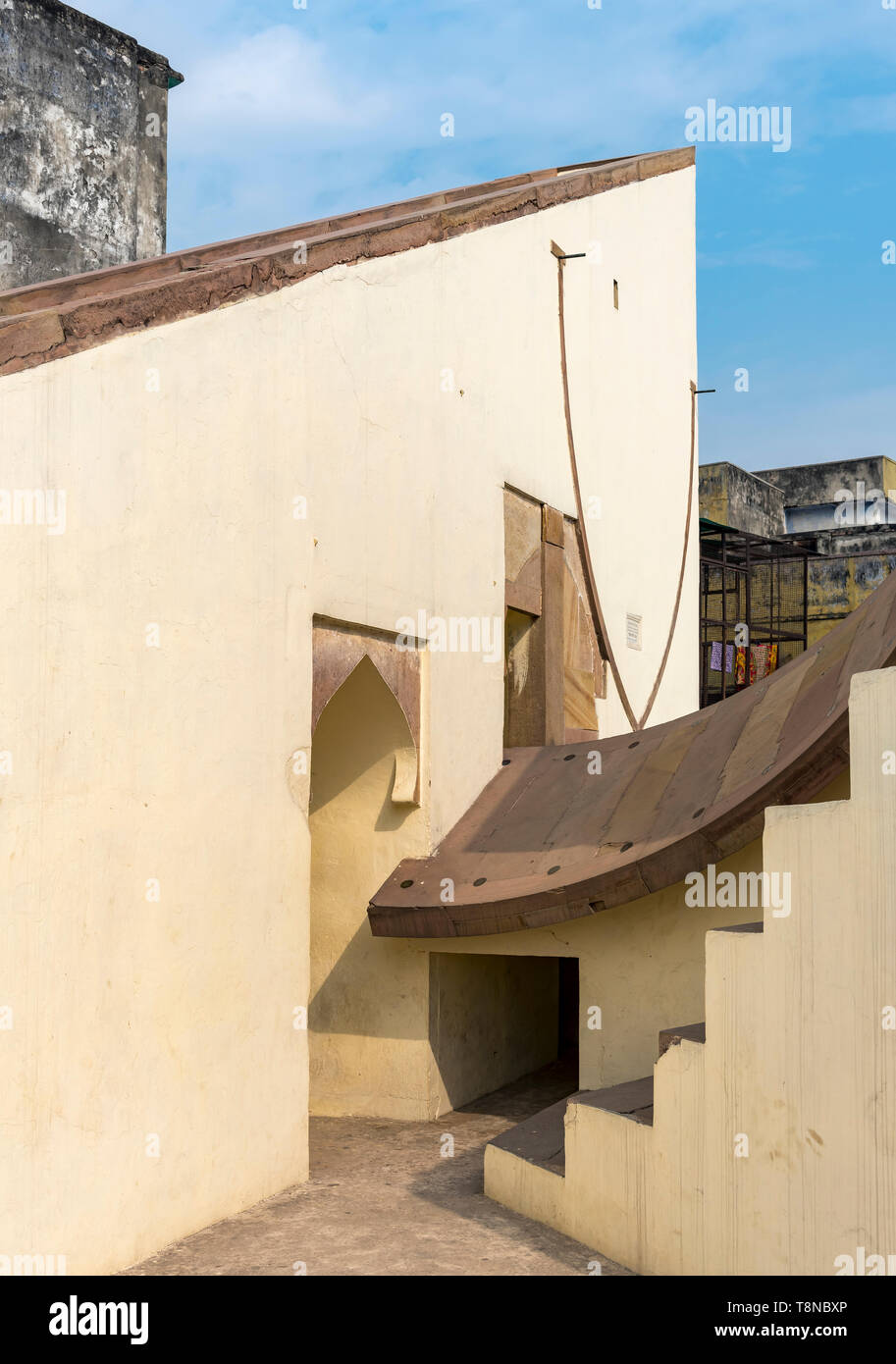Deergha Samrat Yantra instrument at Jantar Mantar - Man Singh ...