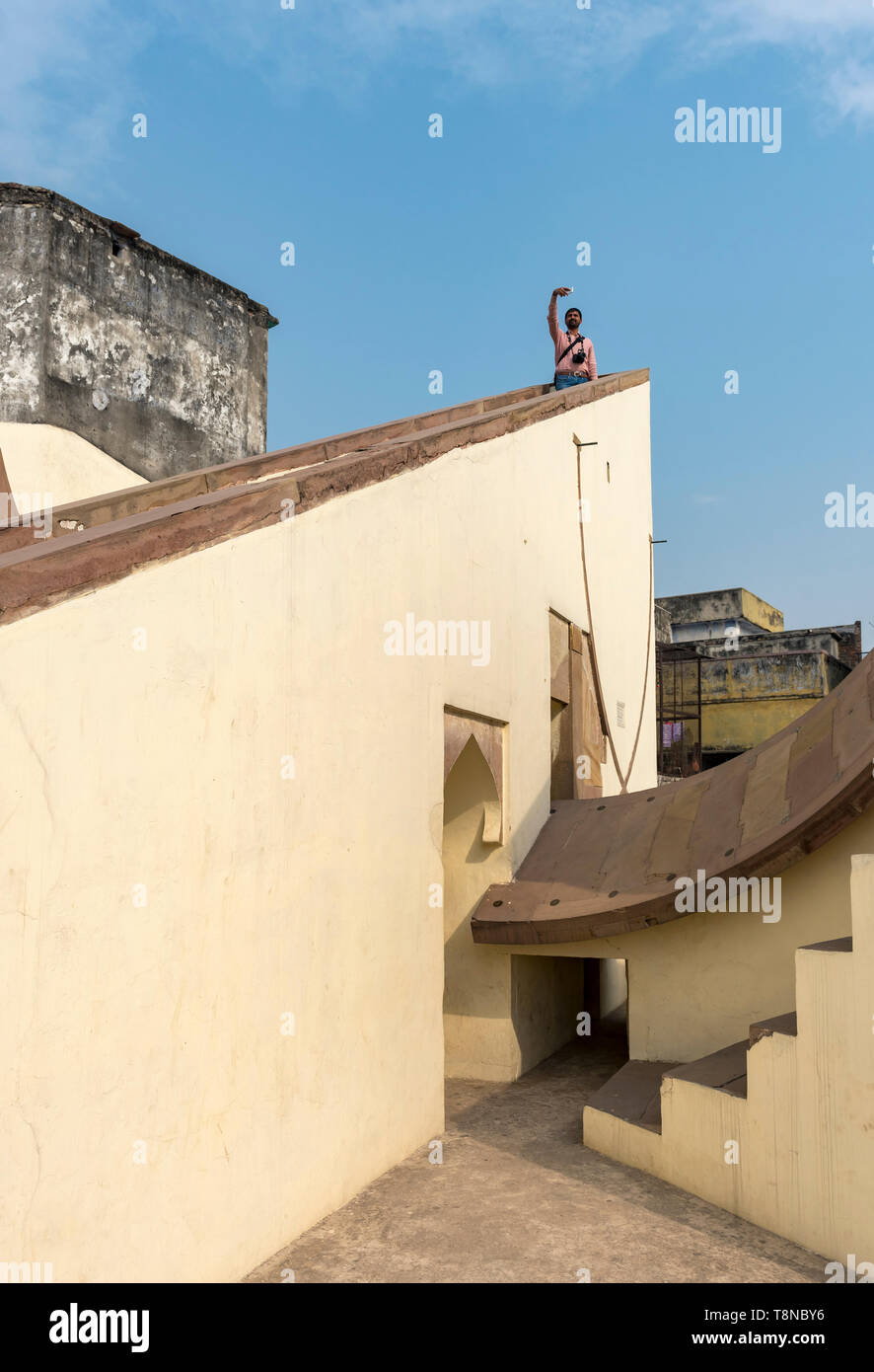 Deergha Samrat Yantra instrument at Jantar Mantar - Man Singh ...