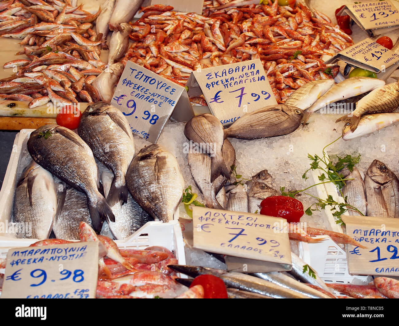 Fresh whole fish on ice at a food market Stock Photo - Alamy