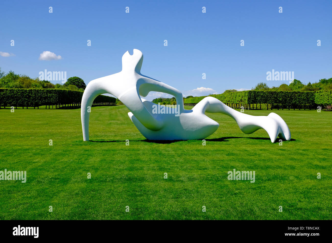 Henry moore sculpture hi-res stock photography and images - Alamy
