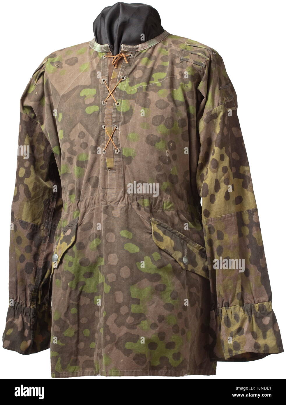 A pullover shirt in plane tree camouflage Material with two-sided ...